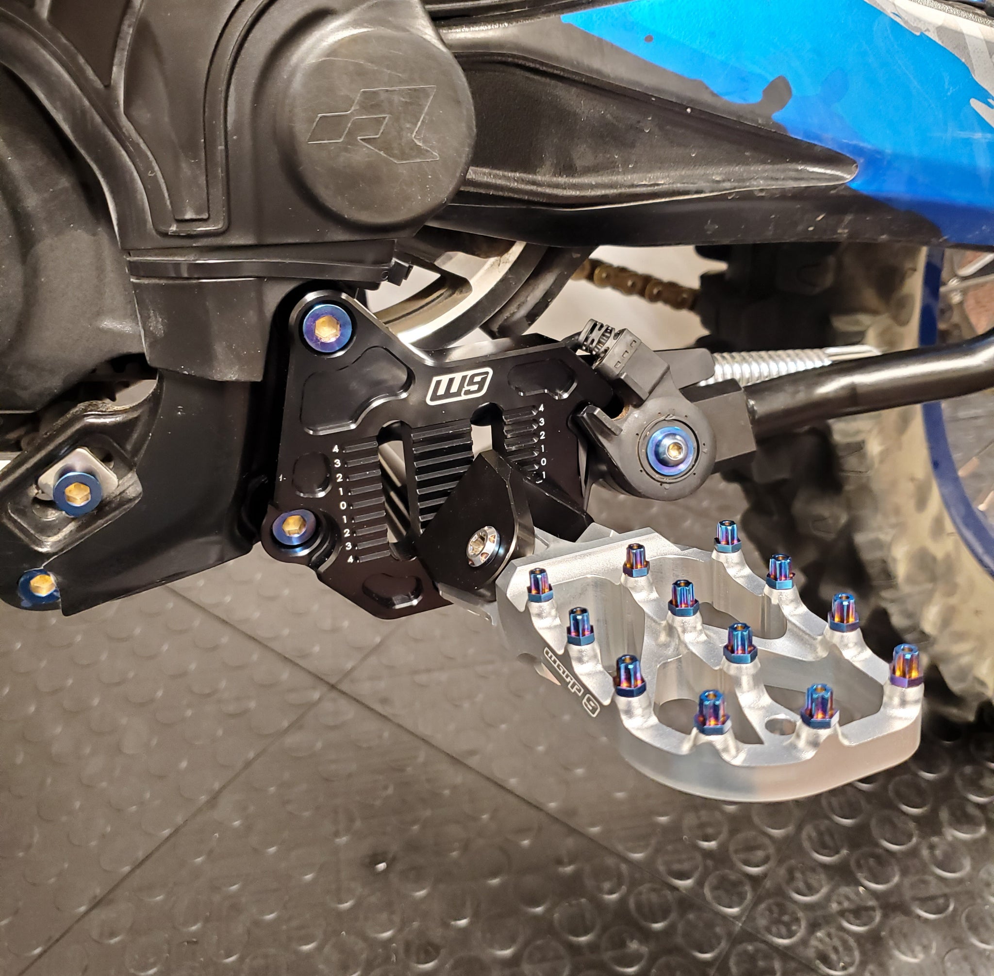 Ultra Bee Adjustable Foot Peg Mount – Warp9Racing